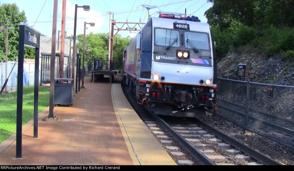 ALP-46 4625 on Train 6639